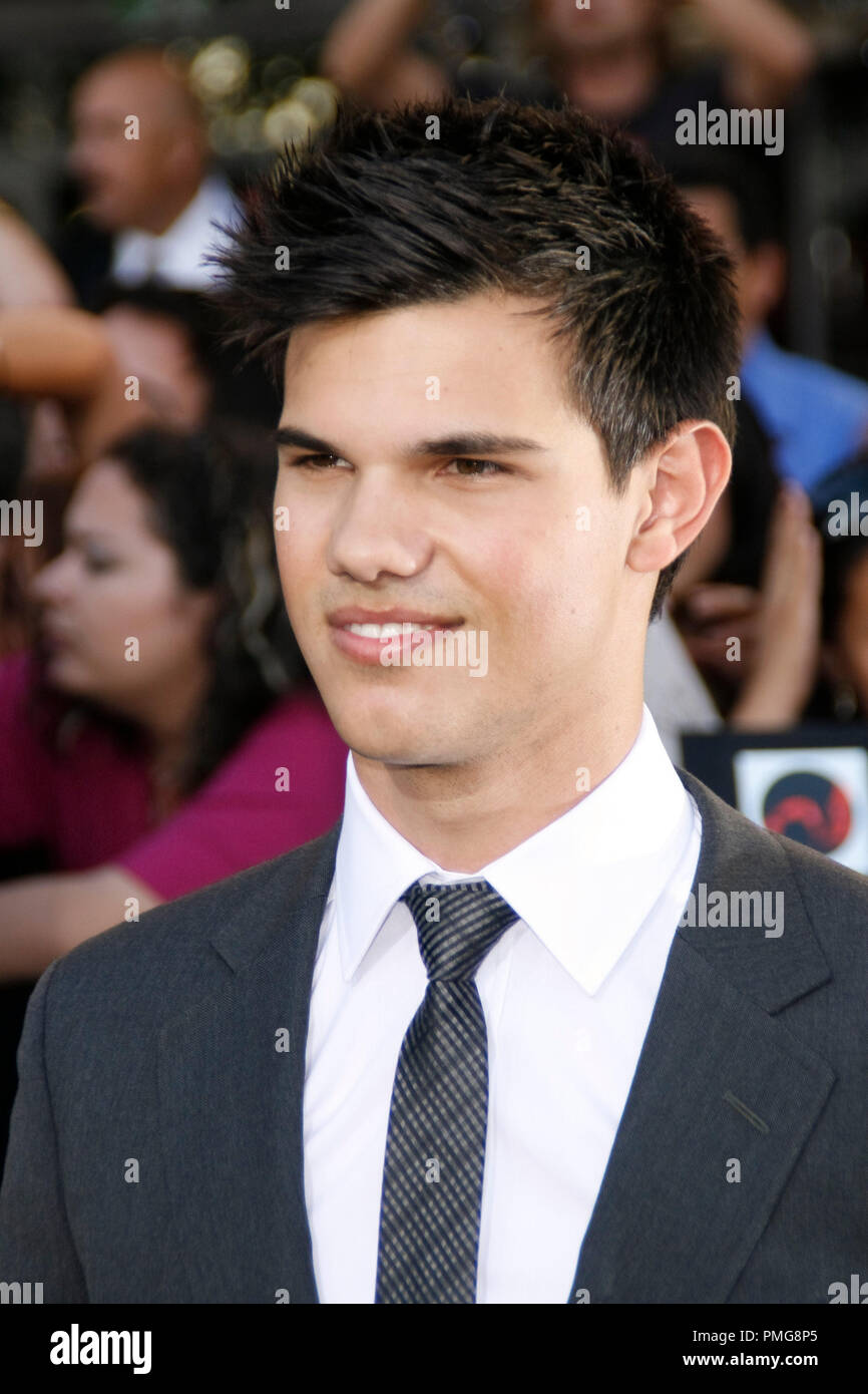 Taylor Lautner at the Premiere of Summit Entertainment's "TheTwilight ...