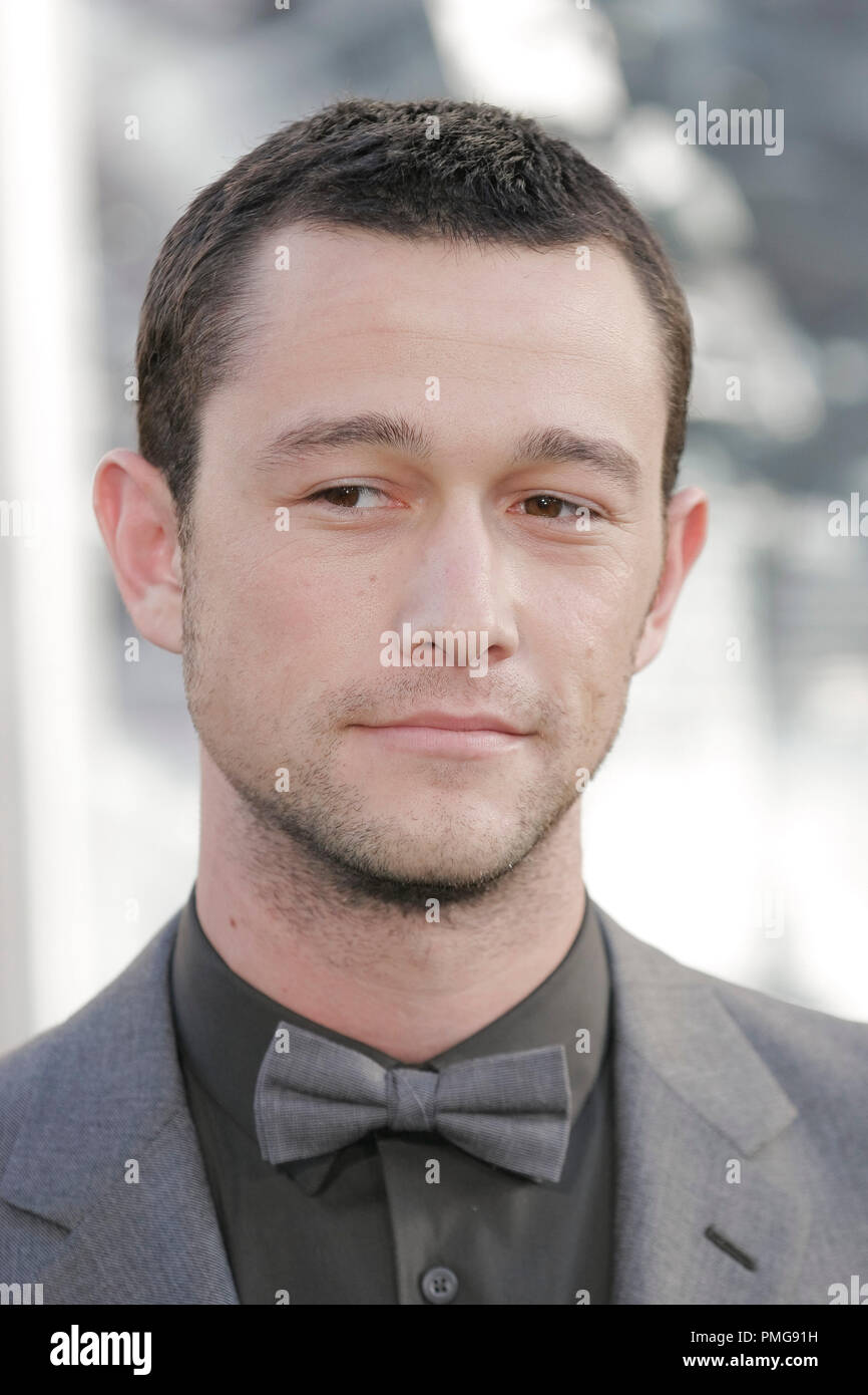 Joseph Gordon-Levitt at the Premiere of Warner Brothers Pictures ...
