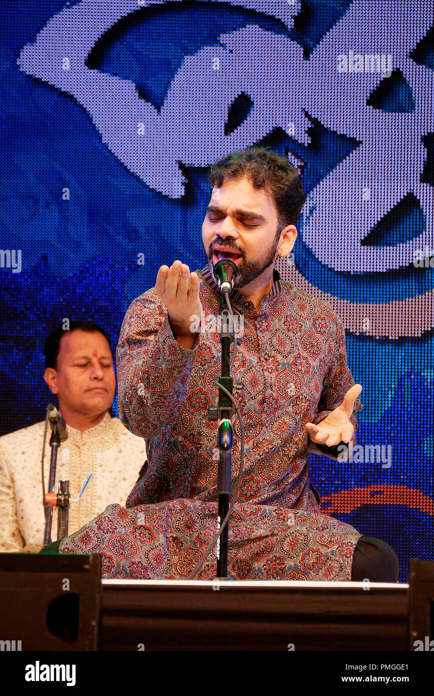 Rahul Deshpande singing Indian Classical vocal abhang/ bhajans during ...