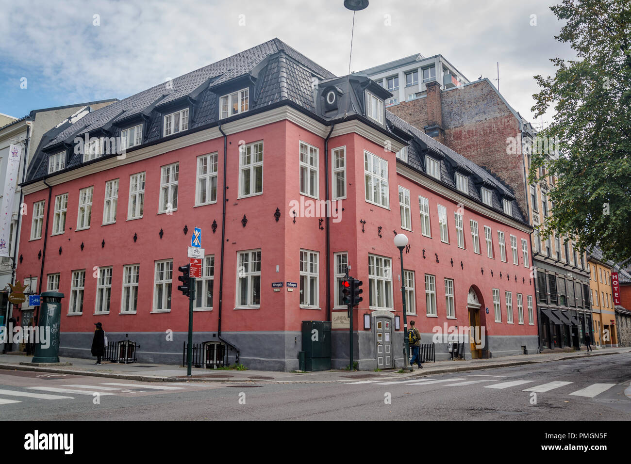 Old corner building hi-res stock photography and images - Alamy