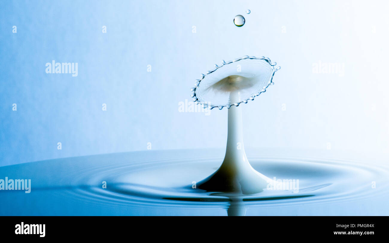 Splash Art High speed Flash Photography Stock Photo - Alamy