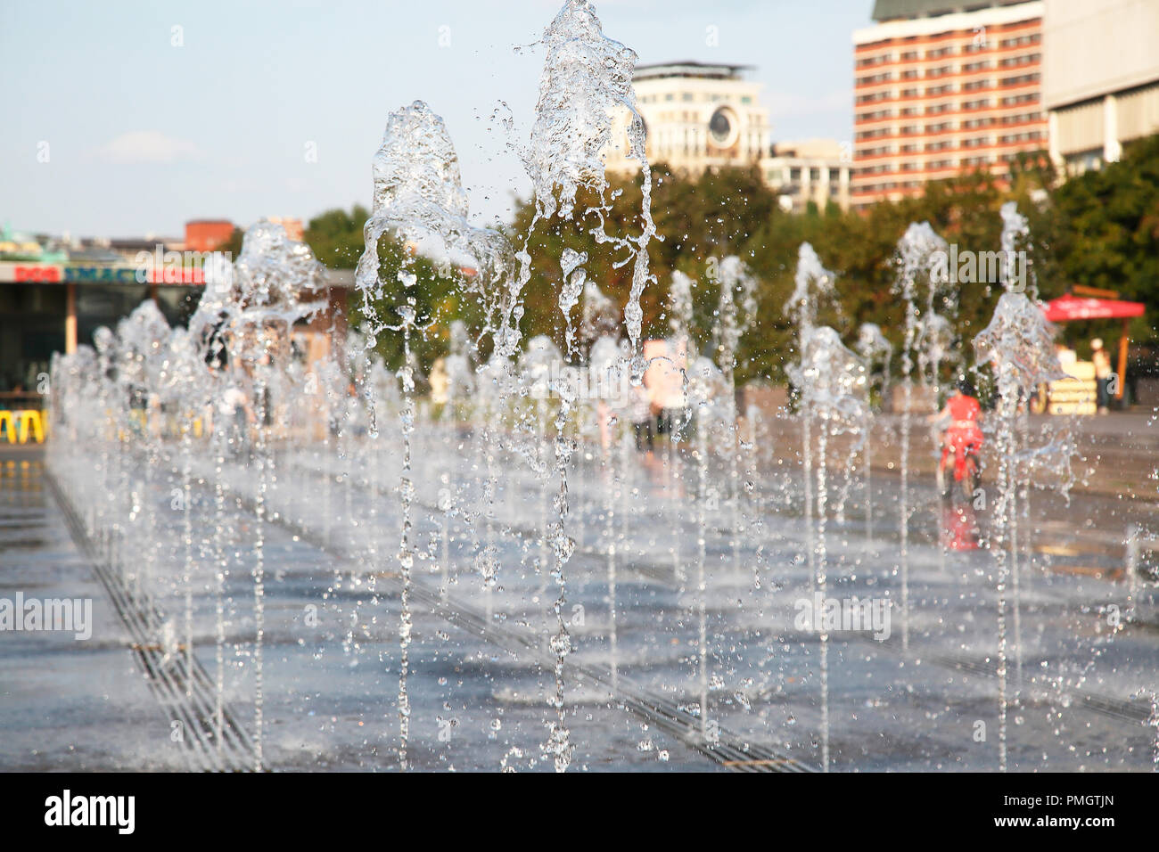 Public splash fountain hi-res stock photography and images - Alamy