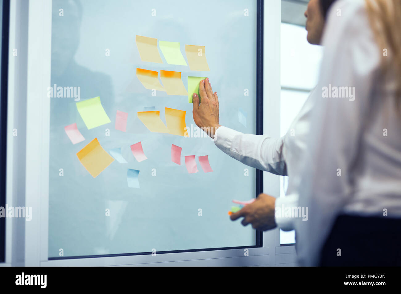 Team office background hi-res stock photography and images - Alamy