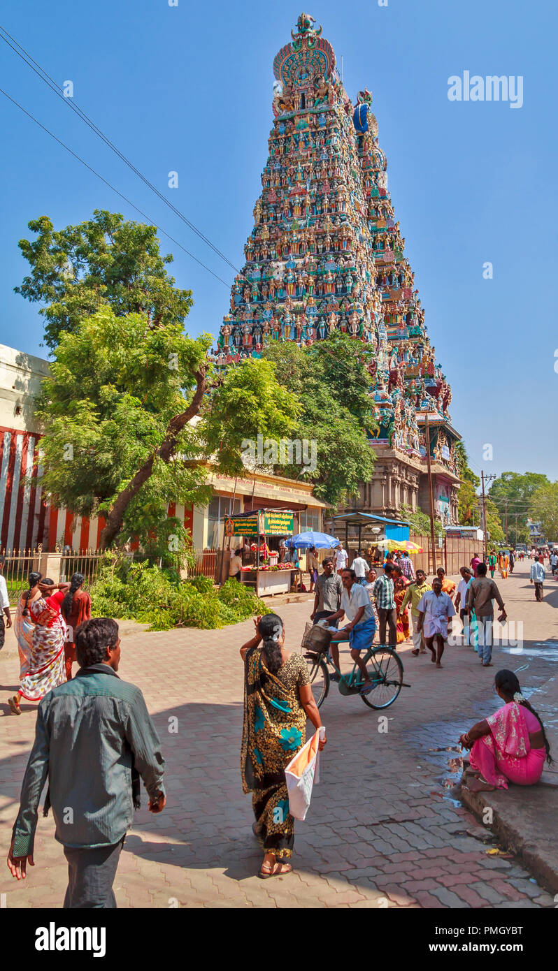 MEENAKSHI TEMPLE MADURAI TAMIL NADU INDIA STREET SCENE AND PEOPLE ...