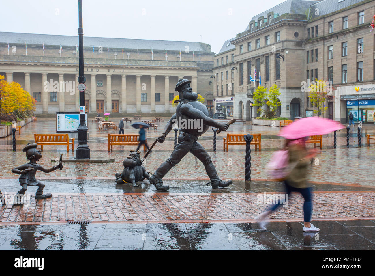 Desperate dan statue dundee city hi-res stock photography and images ...