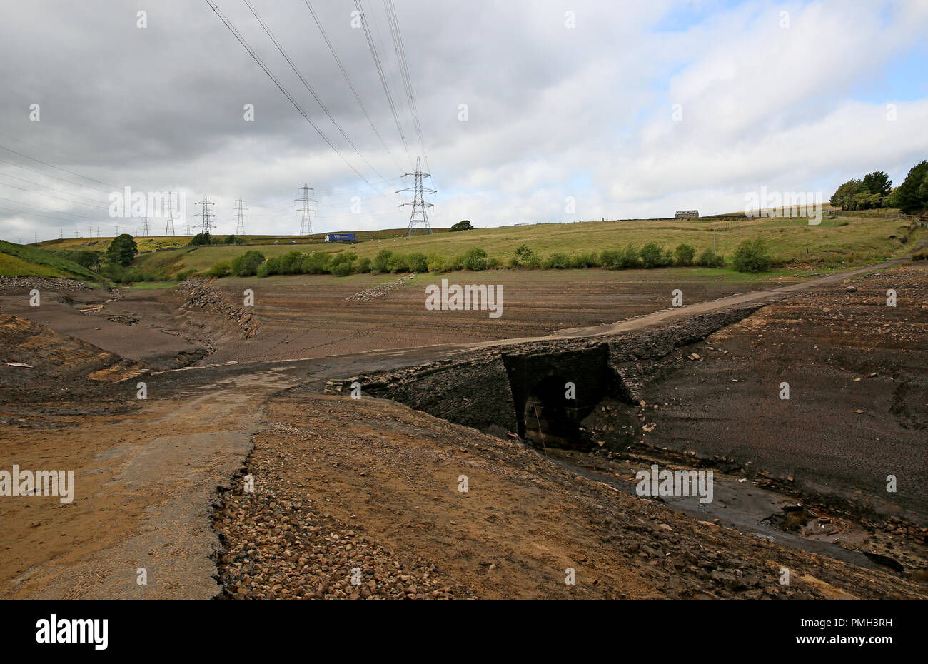 Baitings reservoir ripponden calderdale hi-res stock photography and ...