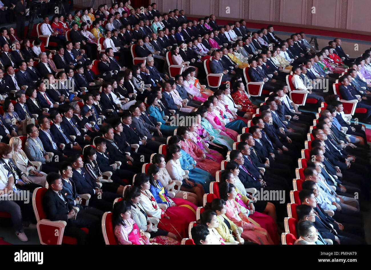 Inter-Korean Summit, Sep 18, 2018 : North Koreans watch art performance ...
