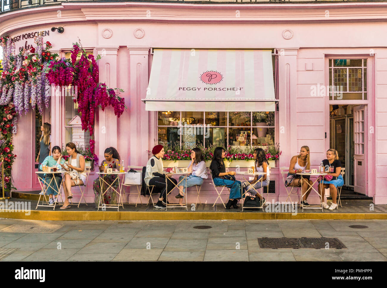 Typical london cafe hi-res stock photography and images - Alamy
