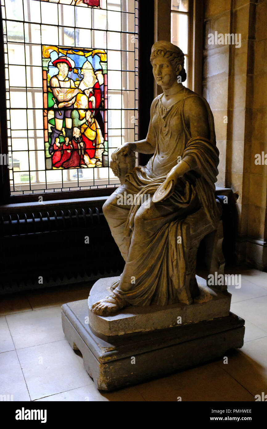 Castle howard statue hi-res stock photography and images - Alamy