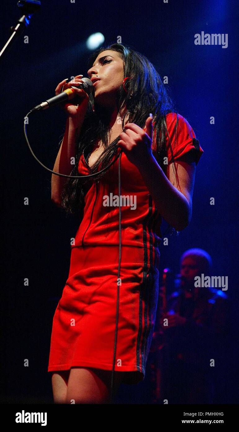 Amy winehouse singer hi-res stock photography and images - Alamy