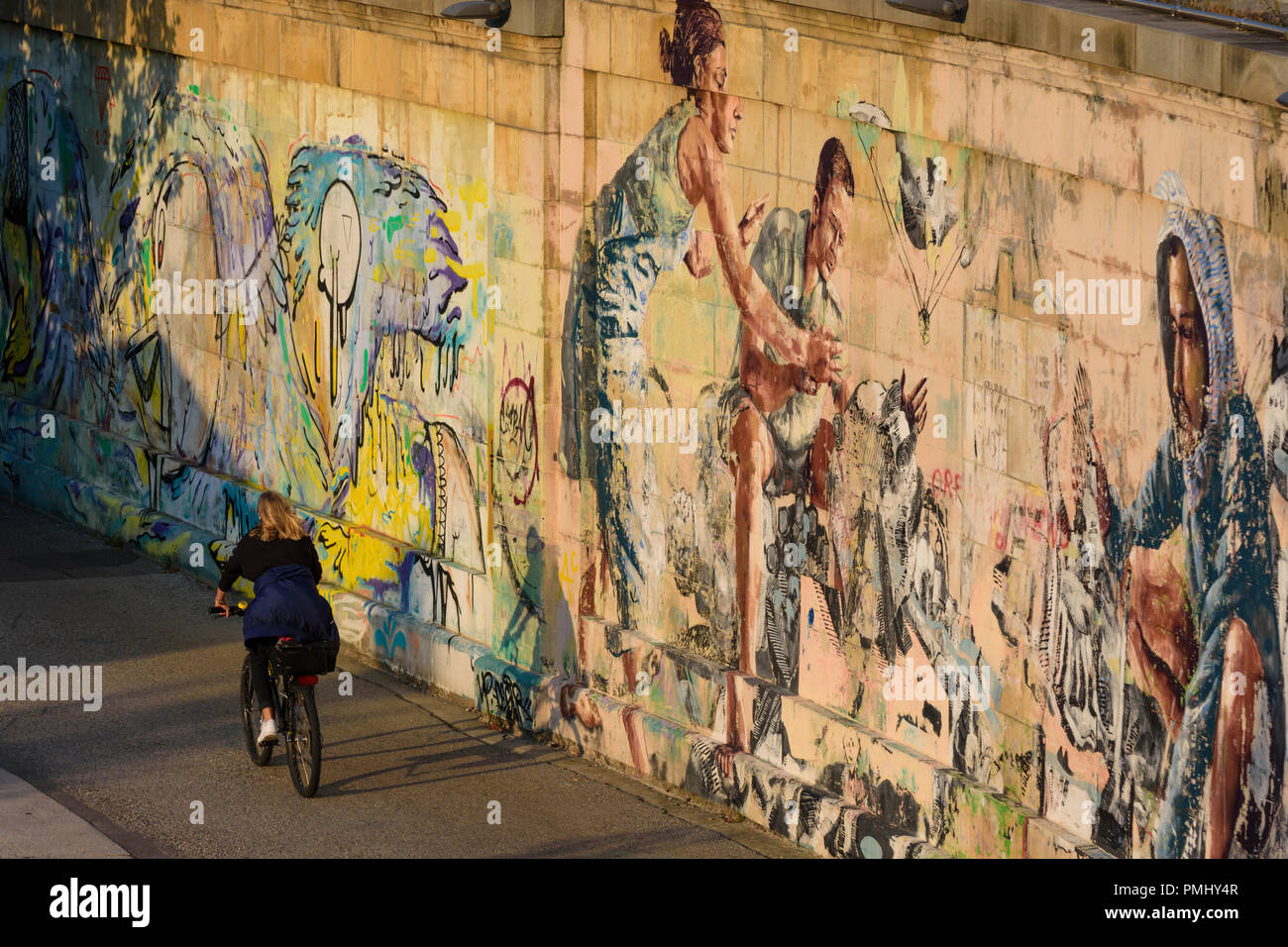 Vienna canal graffiti hi-res stock photography and images - Alamy