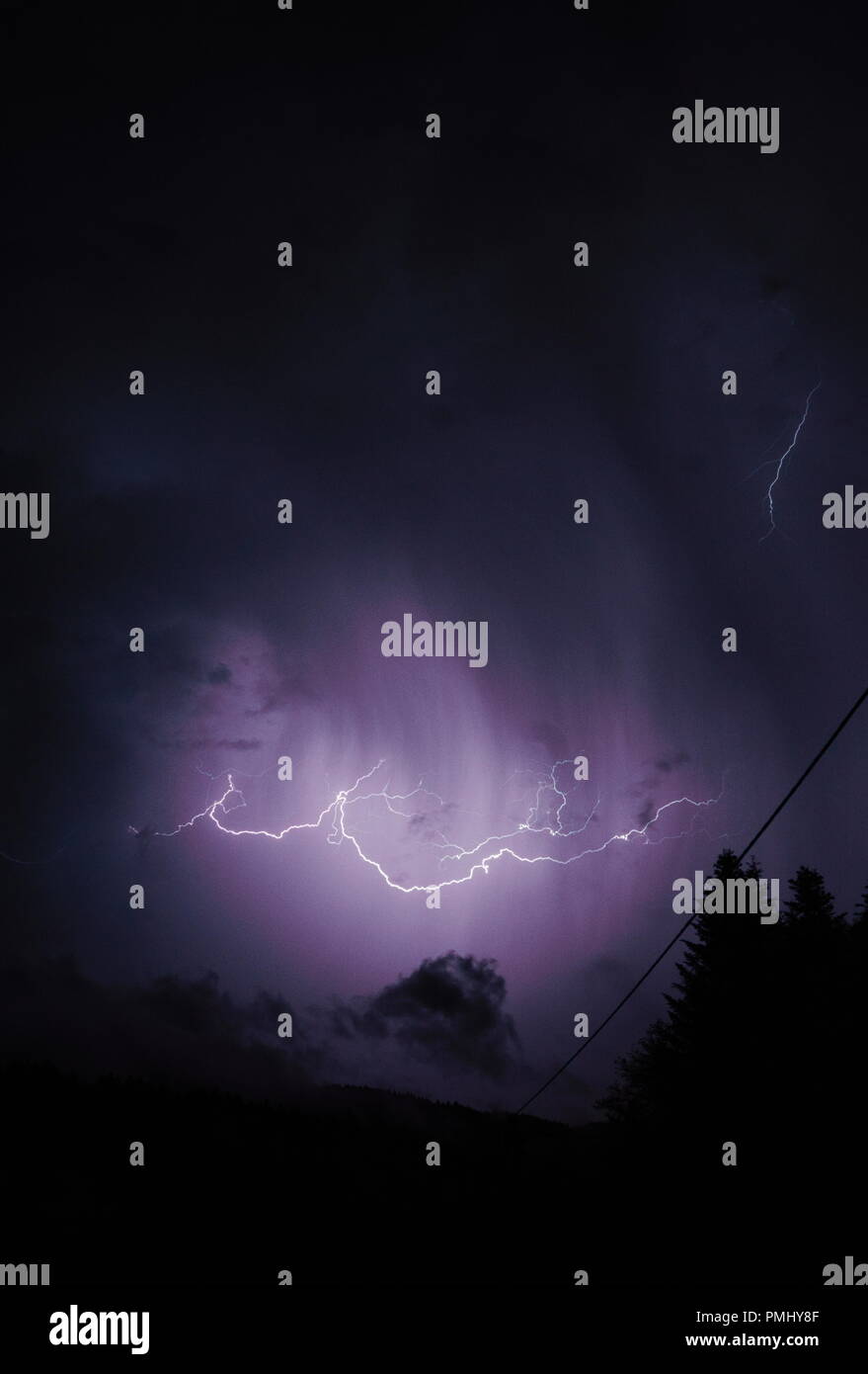 Lightning bolt hi-res stock photography and images - Alamy