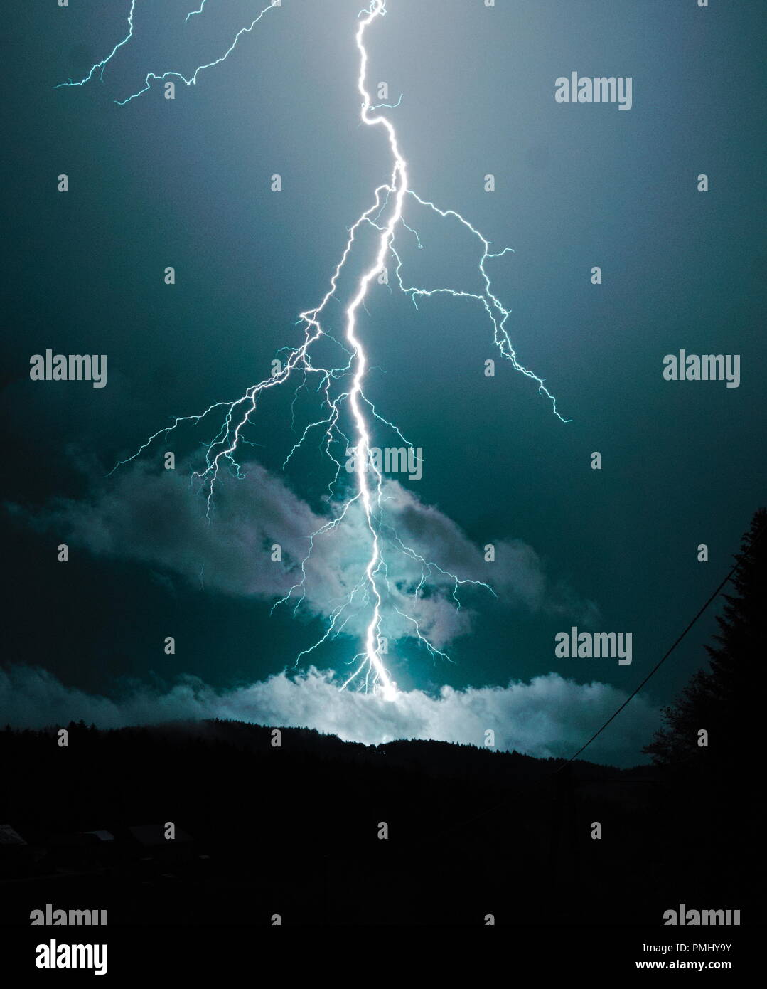 Lightning bolt hi-res stock photography and images - Alamy