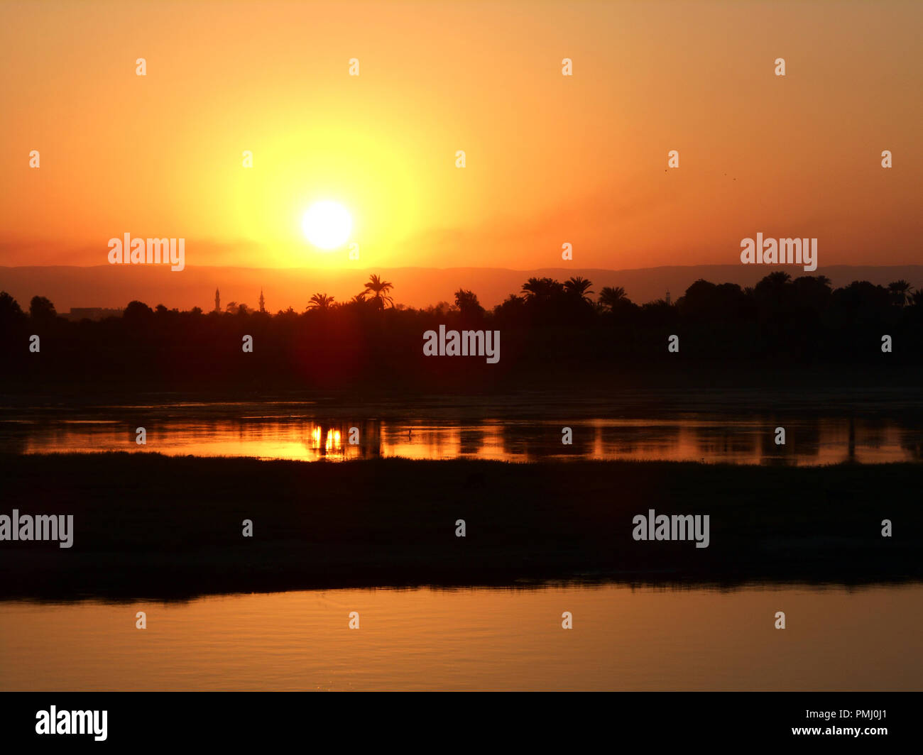 Egypt river nile sunset setting hi-res stock photography and images - Alamy