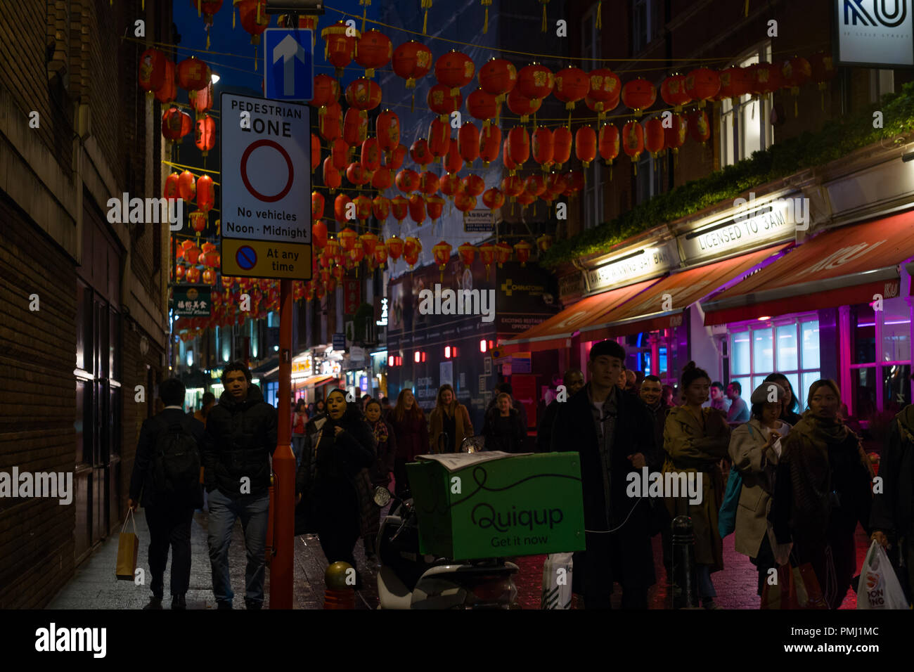 Chinatown in london night hi-res stock photography and images - Alamy