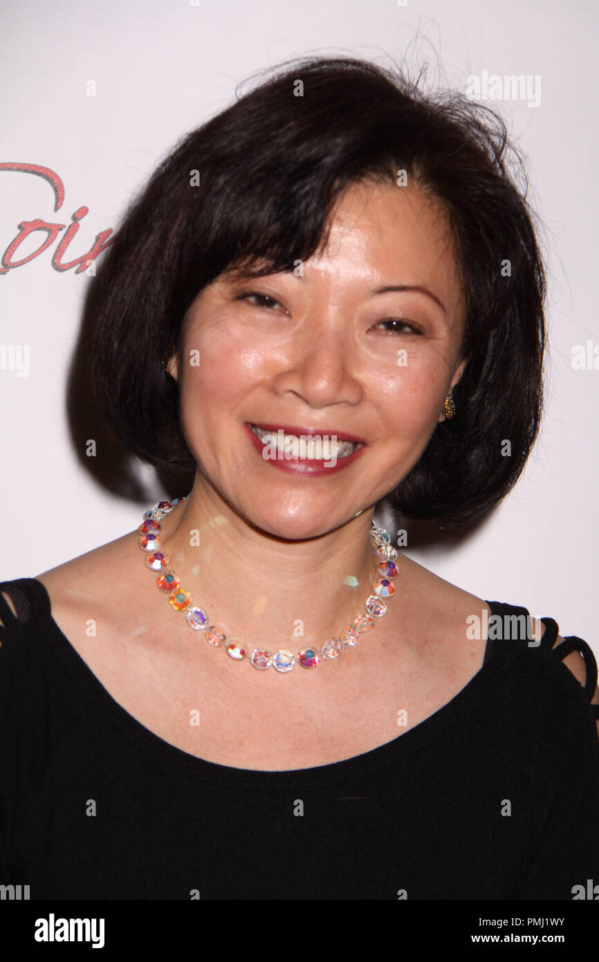 Elizabeth sung hi-res stock photography and images - Alamy