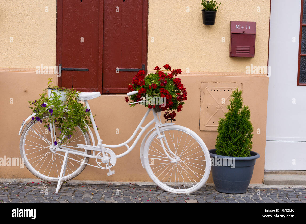 Old fashioned cycle hi-res stock photography and images - Alamy