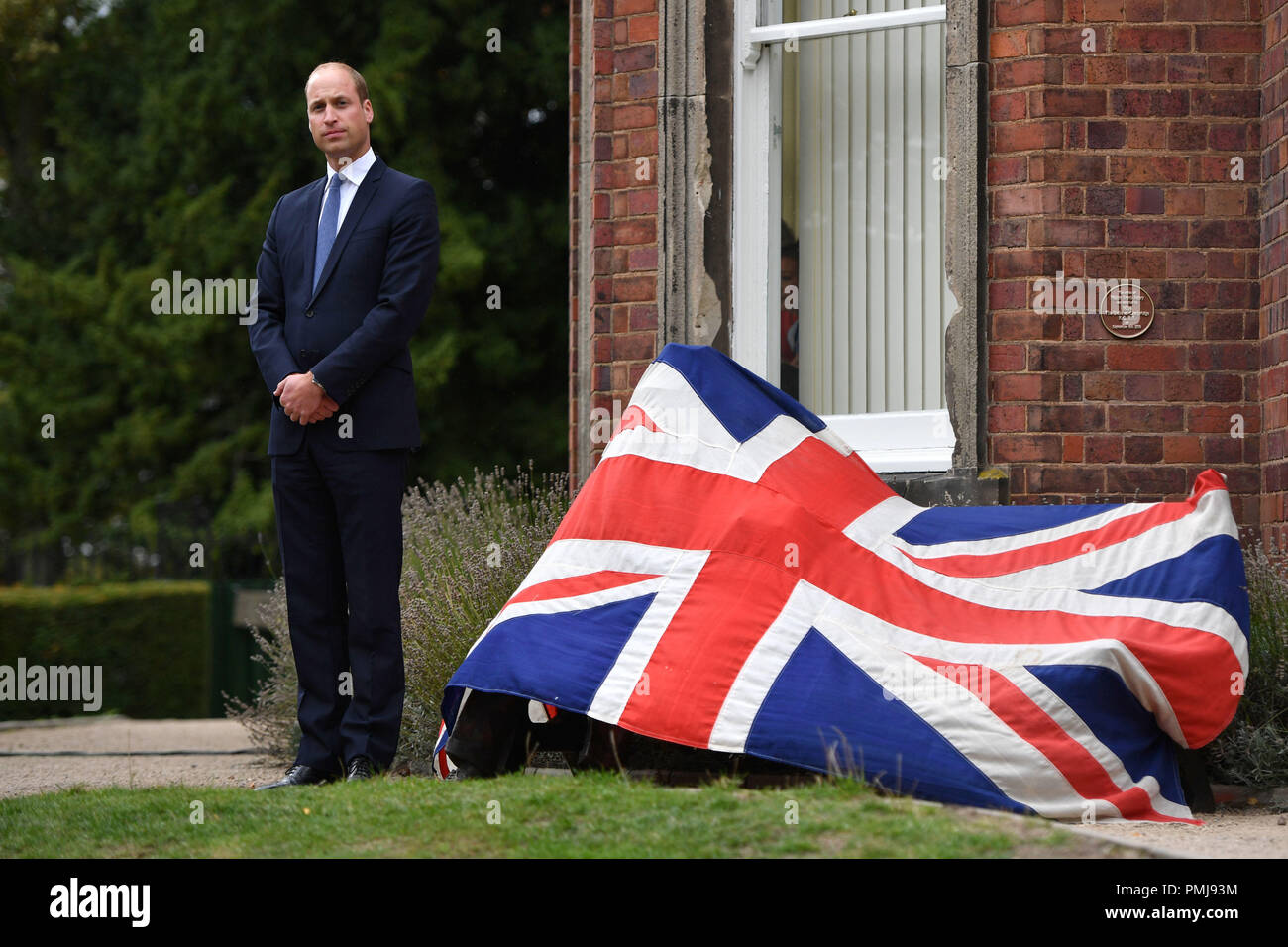 The Duke of Cambridge unveils a new sculpture of Major Frank Foley at ...