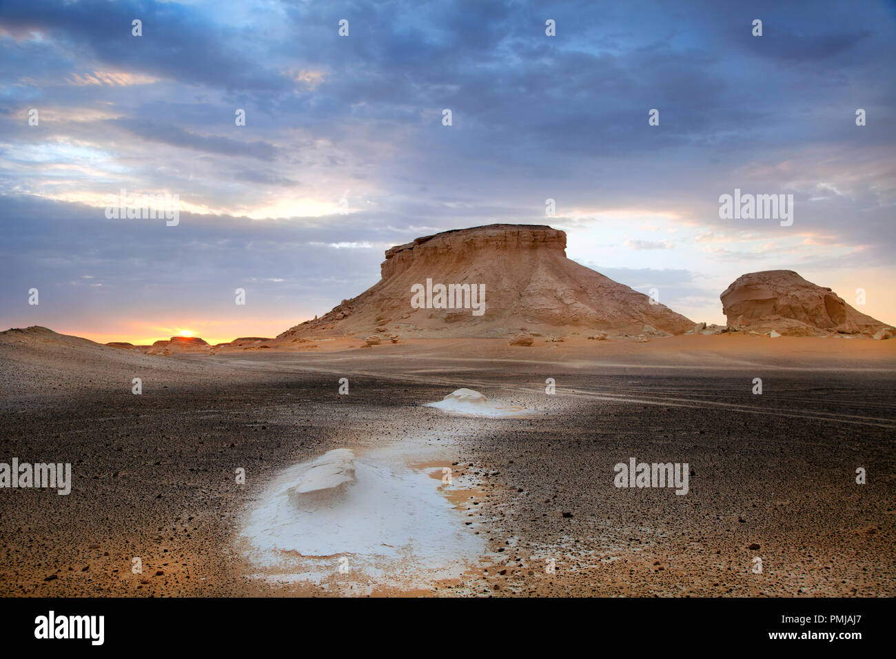 White desert national park egypt hi-res stock photography and images ...