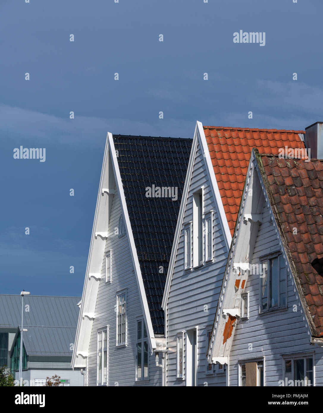 Norwegian pretty painted cottages hi-res stock photography and images ...