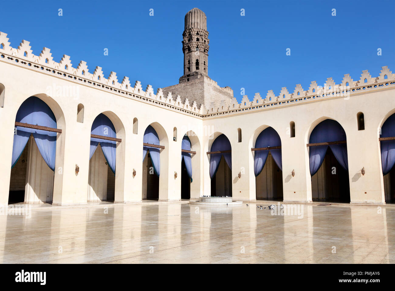Al hakim mosque in islamic cairo hi-res stock photography and images ...