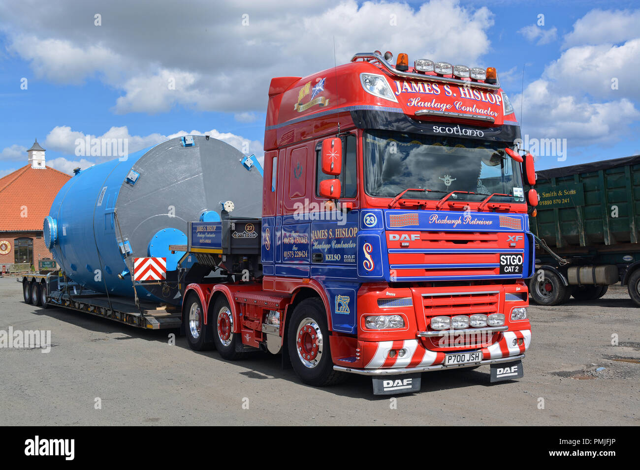 Daf lorry hi-res stock photography and images - Alamy