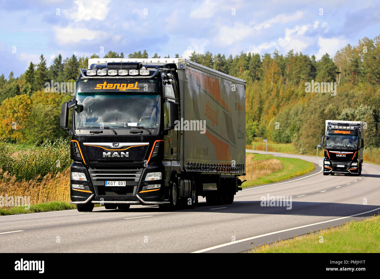 Semi trailer trucks hi-res stock photography and images - Alamy