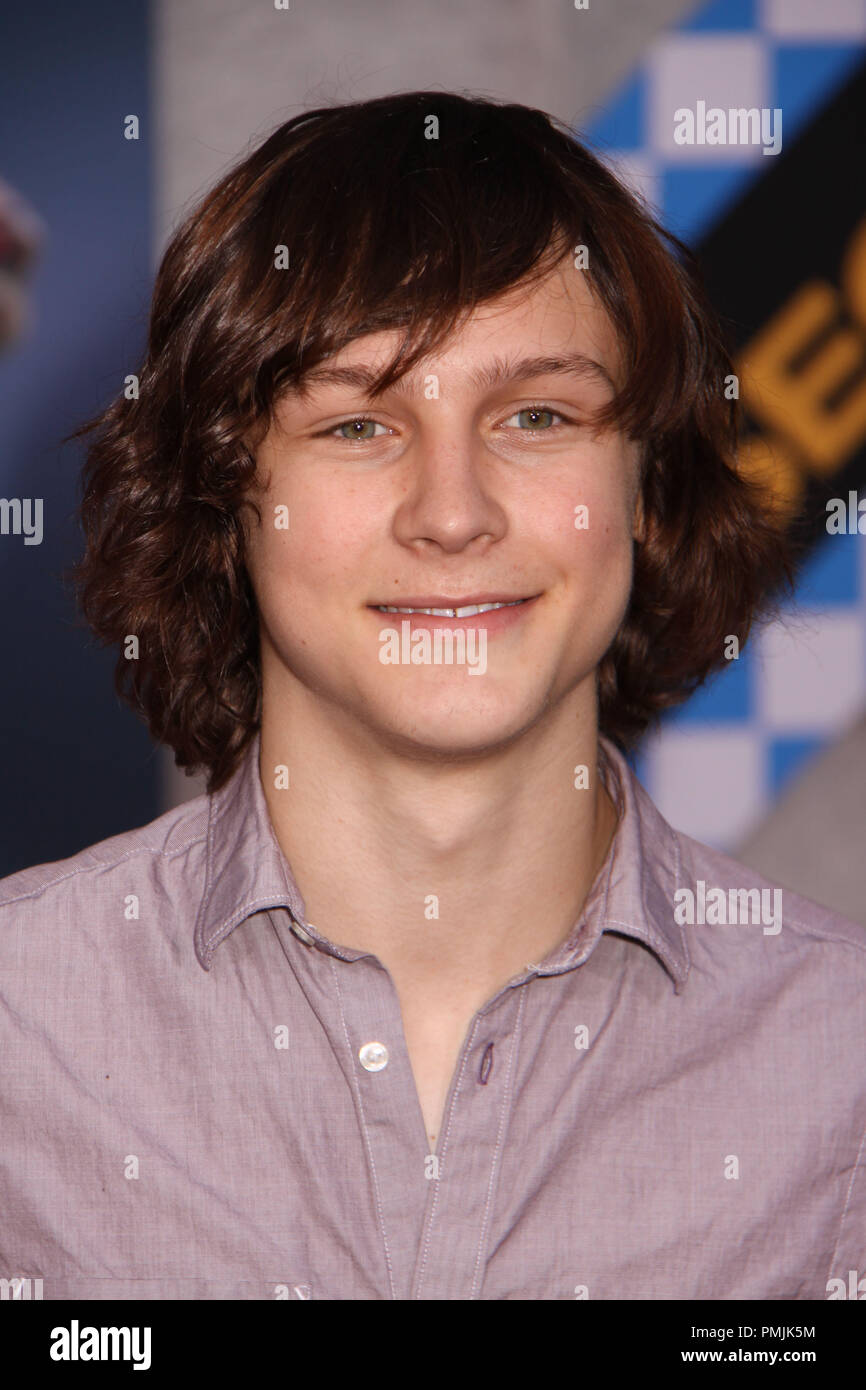 Logan Miller 09/30/10 "Secretariat" Premiere @ El Capitan Theatre ...