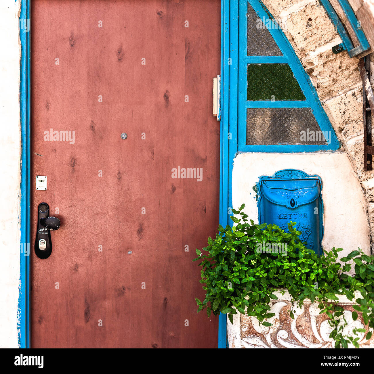 Modern mailbox vintage hi-res stock photography and images - Alamy