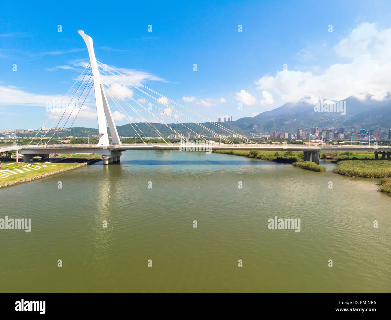 Shezi Bridge - landmark of Taipei, Taiwan with beautiful illumination ...
