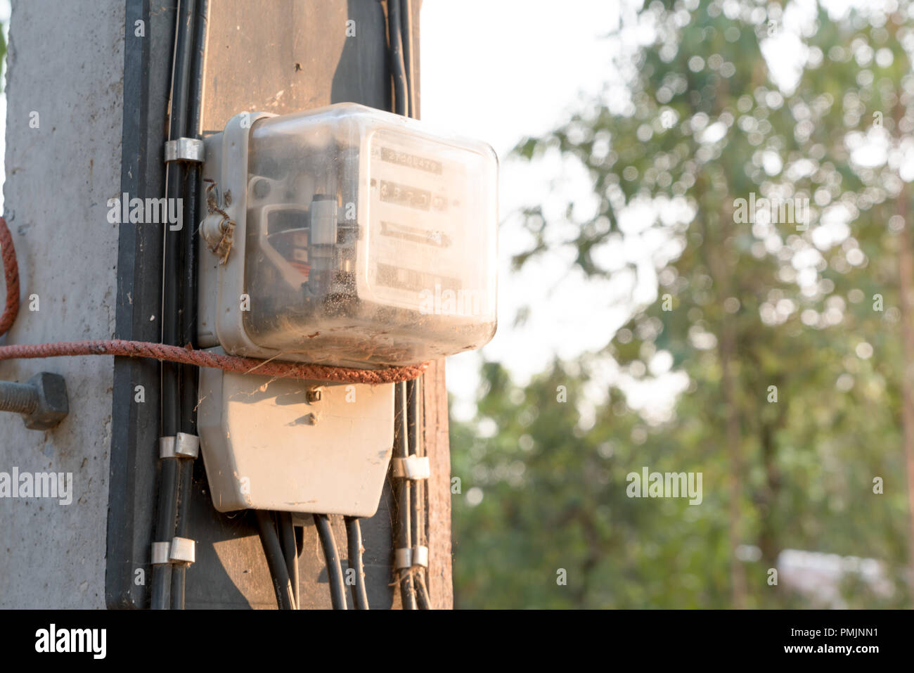 Counter charge hi-res stock photography and images - Alamy