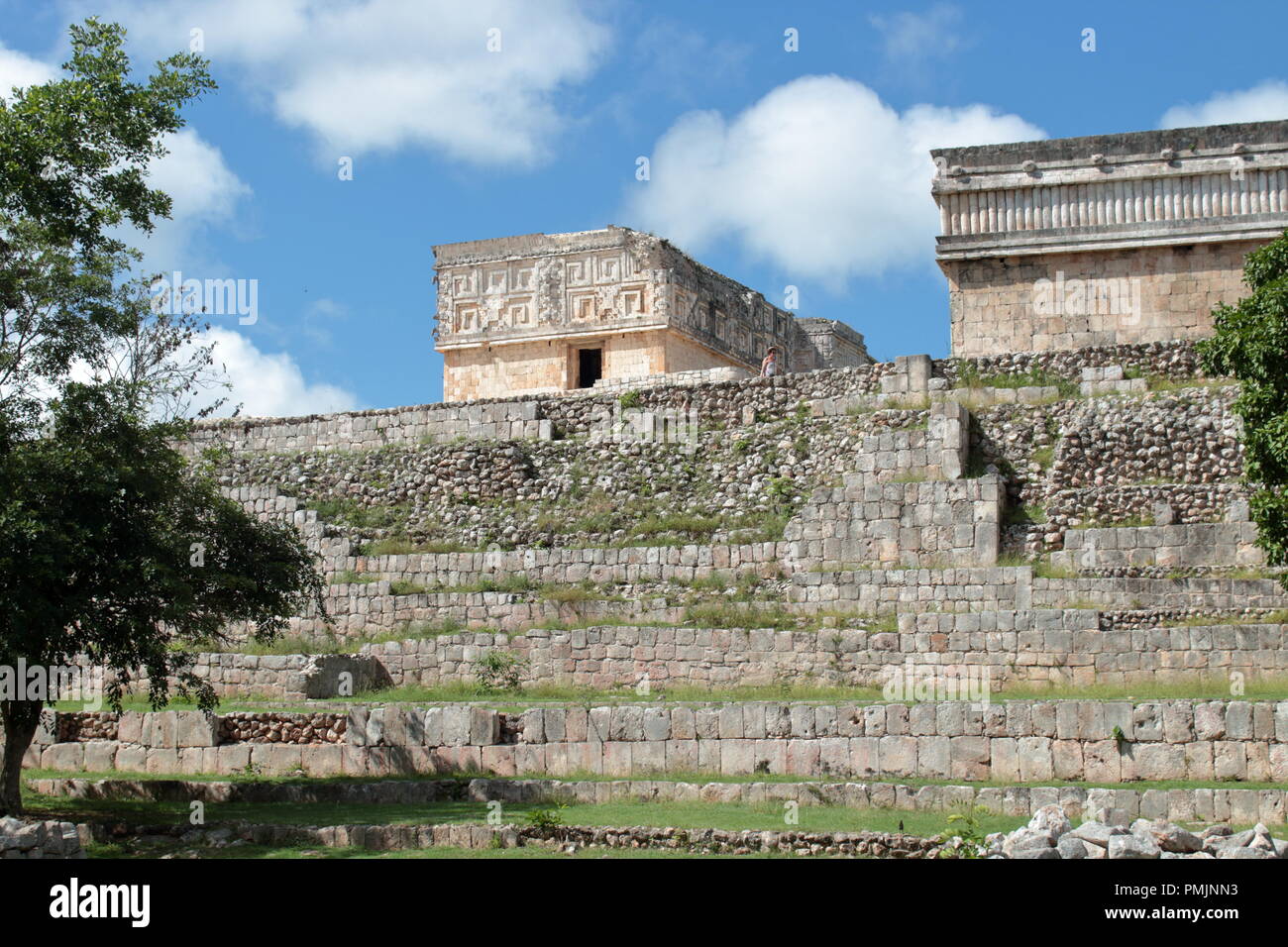 Quadrilateral building hi-res stock photography and images - Alamy