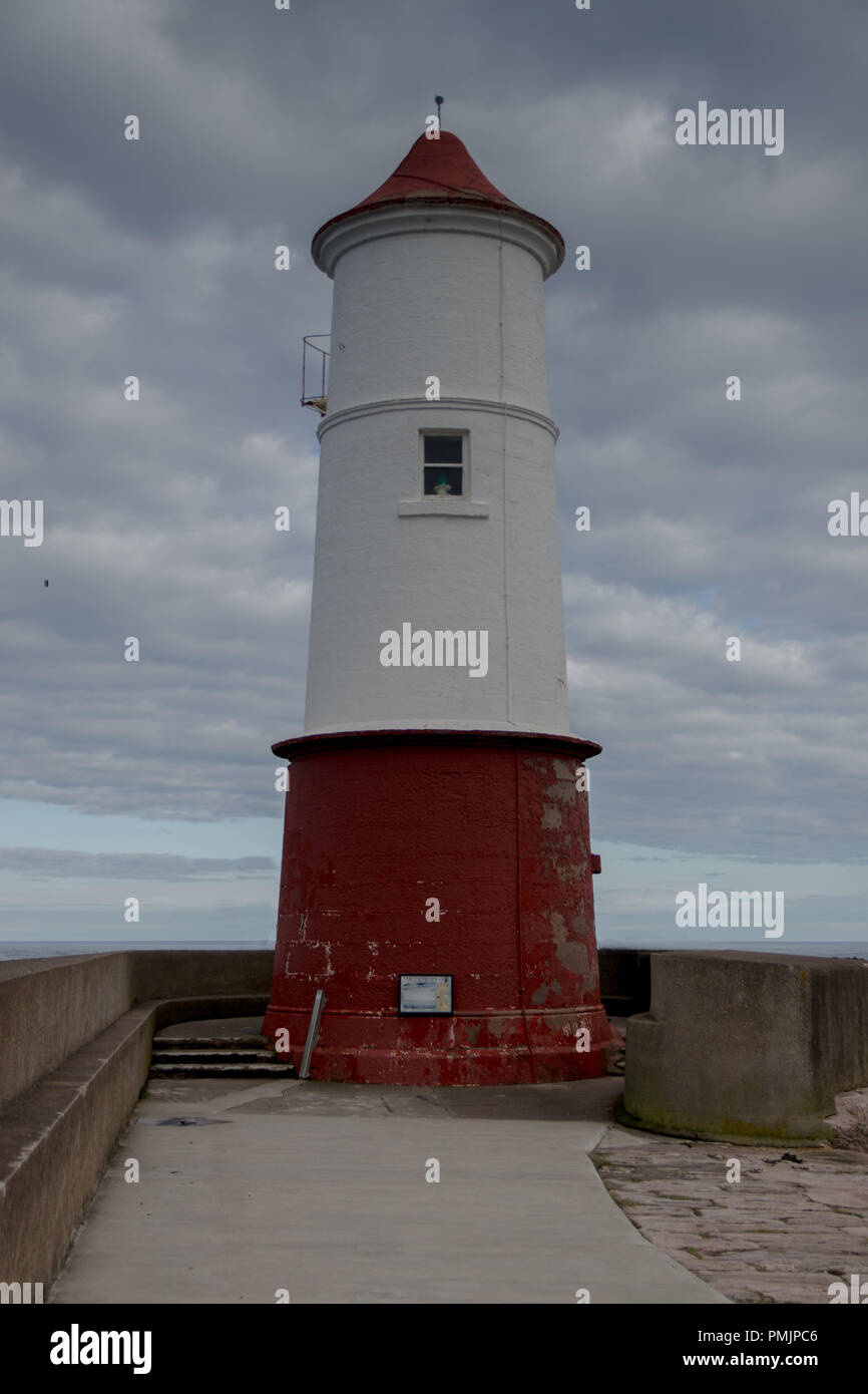 Berwick pier and lighthouse hi-res stock photography and images - Alamy