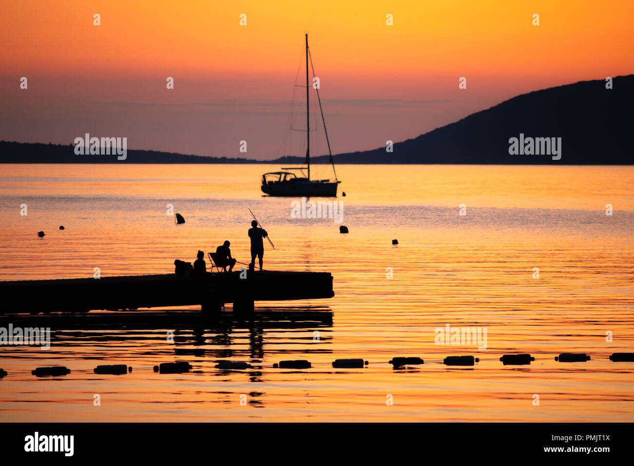 Man silhouette boat sun hi-res stock photography and images - Alamy