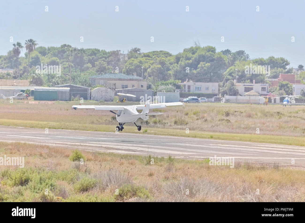 Small aircraft - Flight Design CTSW -. It's landing in Castellon de la ...