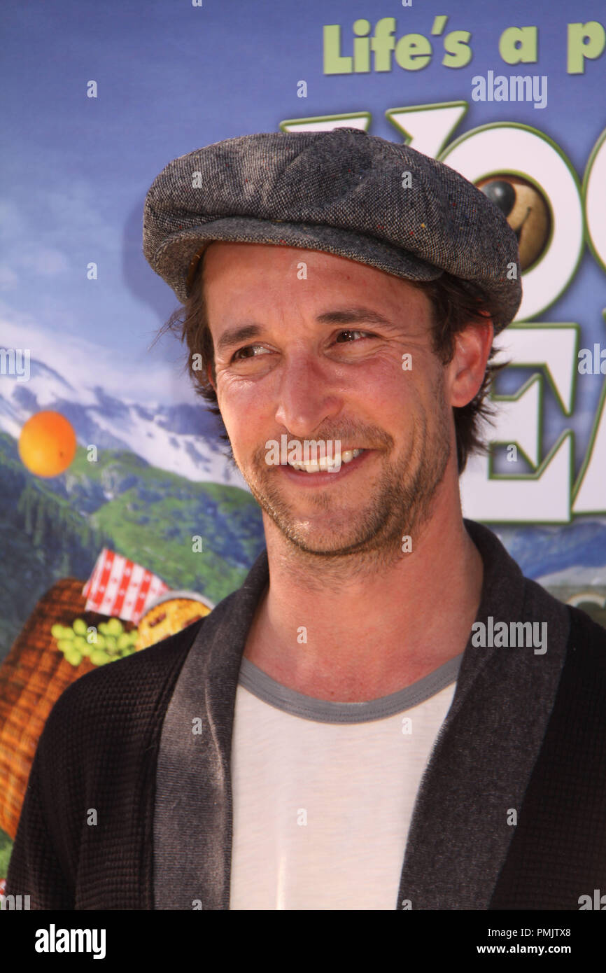 Noah wyle los angeles premiere of hi-res stock photography and images ...
