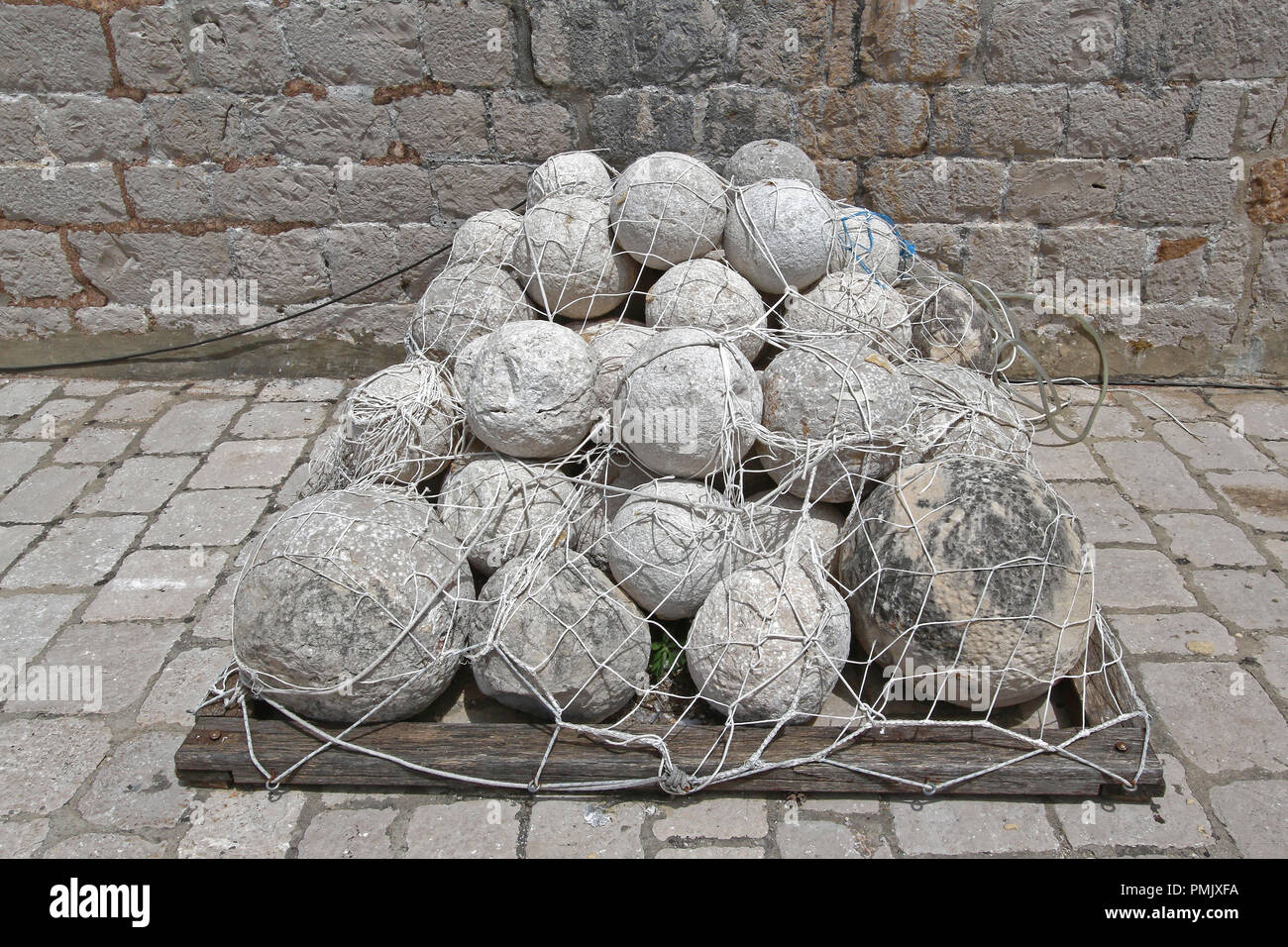 Pig Pile of Medieval Stone Cannon Balls Stock Photo - Alamy