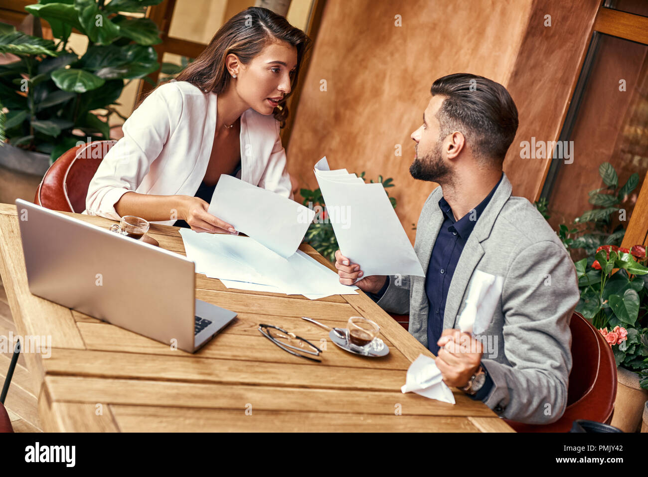Restaurant manager angry hi-res stock photography and images - Alamy