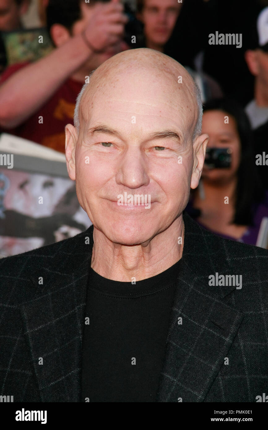 Patrick stewart gnomeo and juliet premiere hi-res stock photography and ...