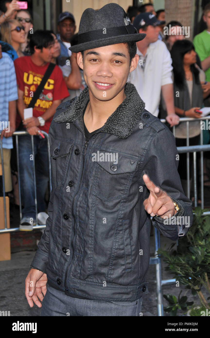 Roshon Fegan at the World Premiere of "Gnomeo & Juliet" held at the El ...