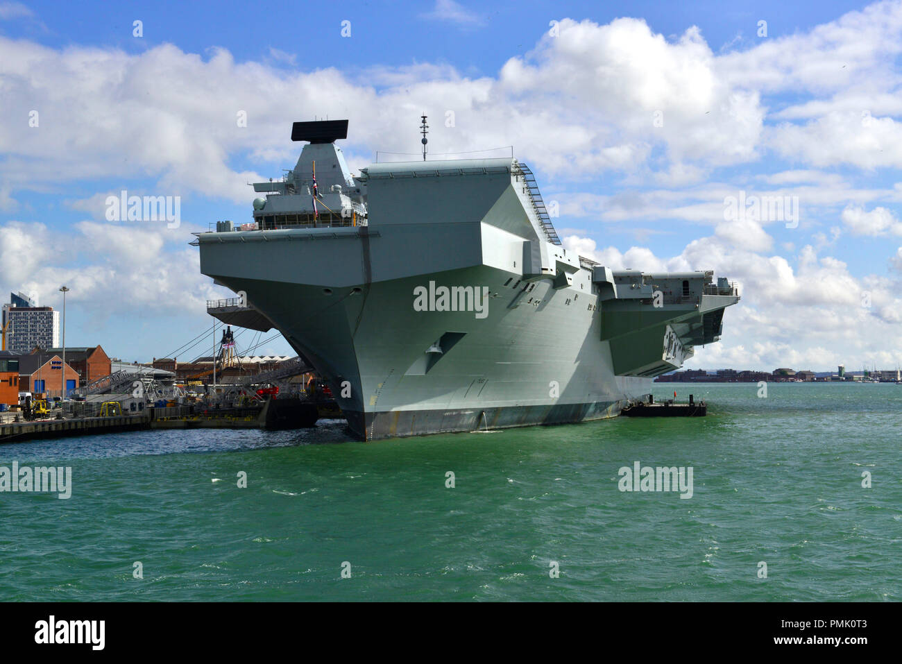 HMS Queen Elizabeth at Portsmouth.The Queen Elizabeth-class aircraft ...