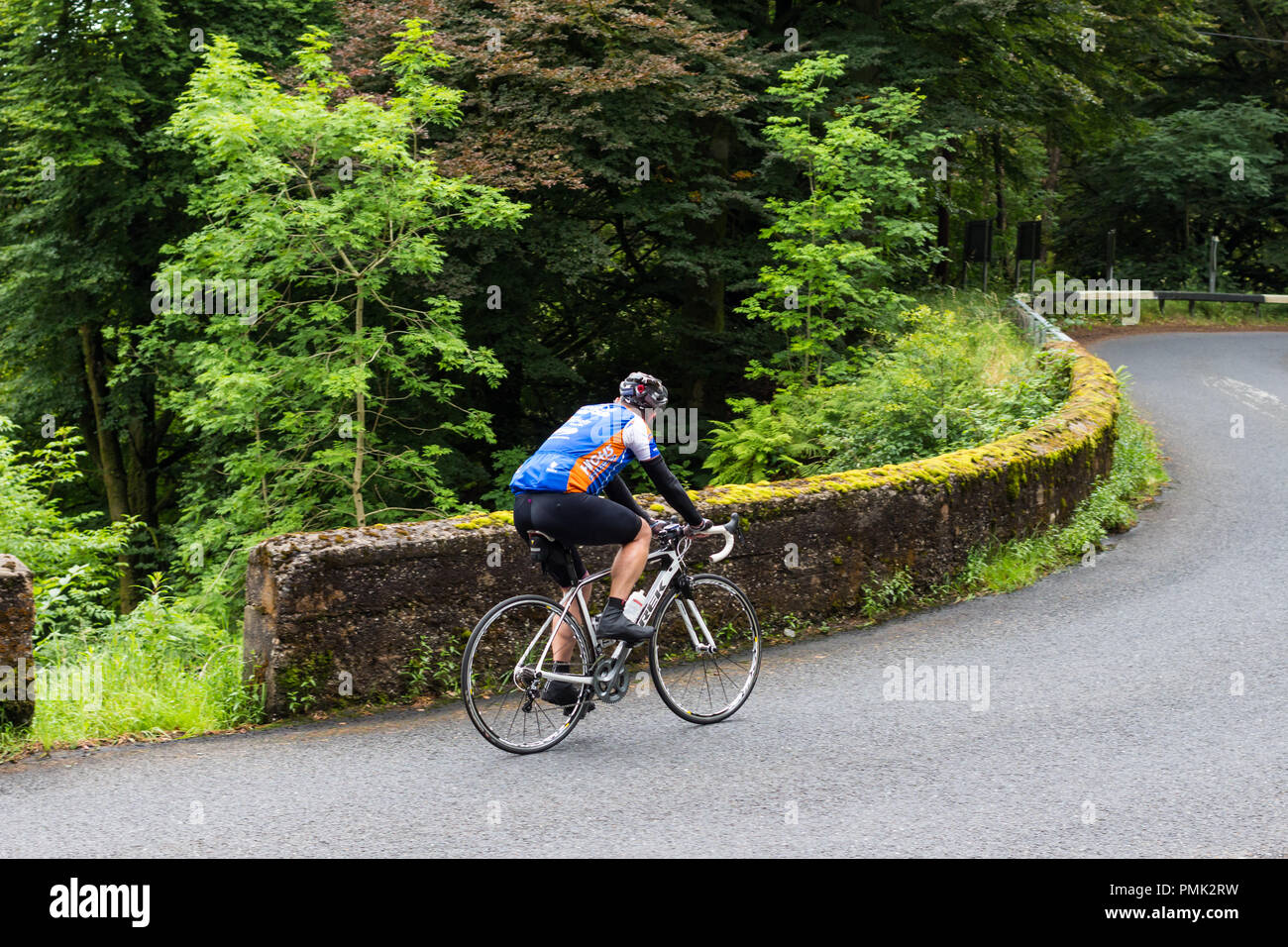 Curved road hi-res stock photography and images - Alamy
