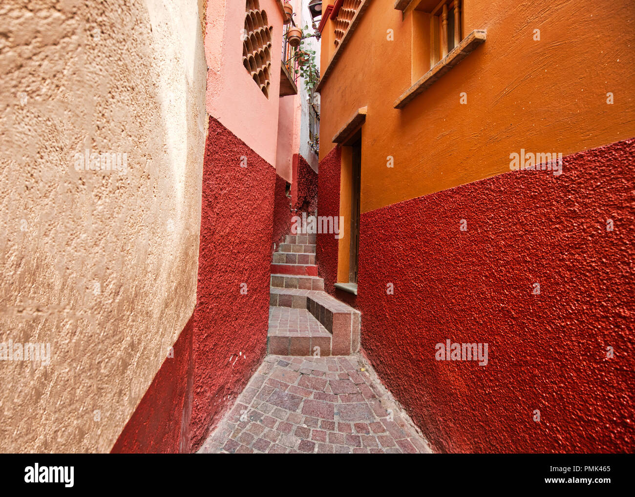 Guanajuato, famous Alley of the Kiss (Callejon del Beso Stock Photo - Alamy