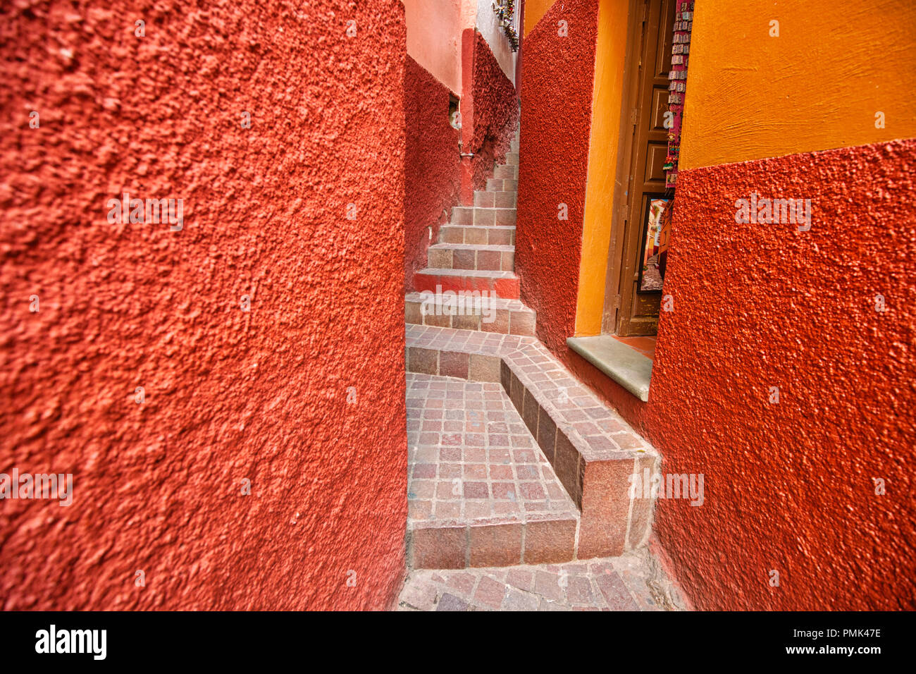 Guanajuato, famous Alley of the Kiss (Callejon del Beso Stock Photo - Alamy