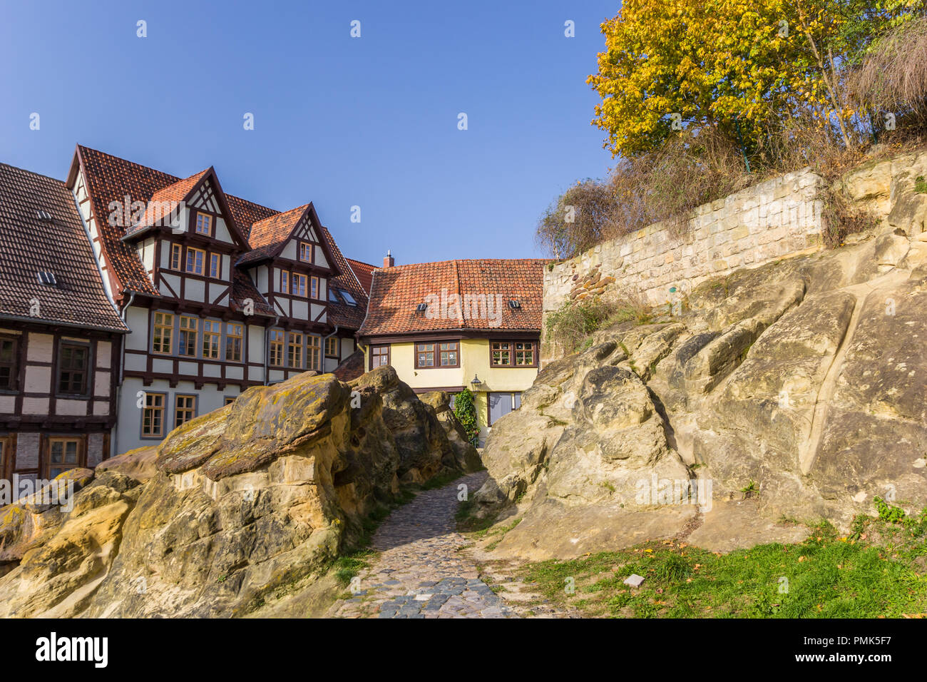 Historic footpath hi-res stock photography and images - Alamy