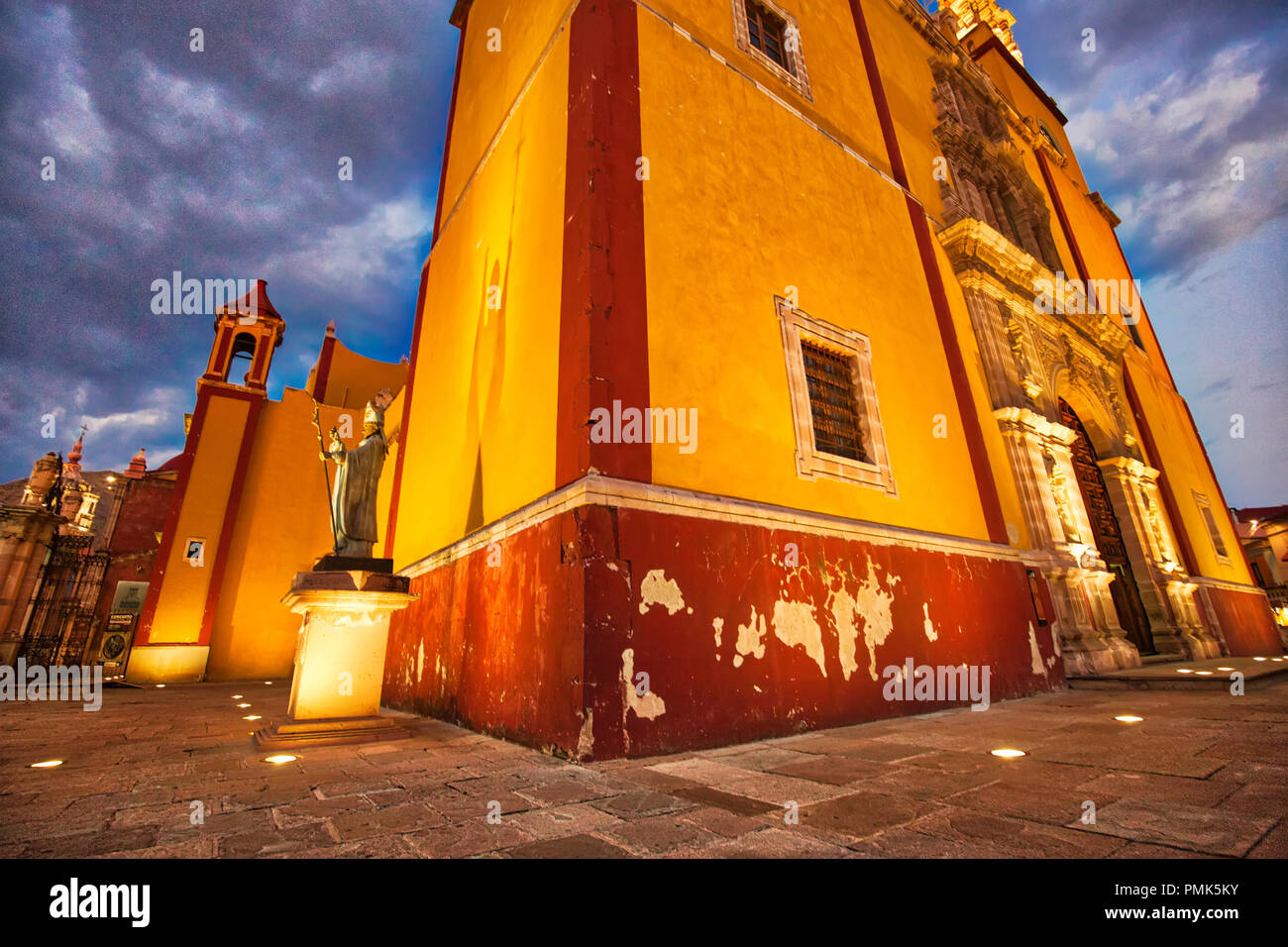 Entrance of Basilica of Our Lady of Guanajuato (Basílica de Nuestra ...