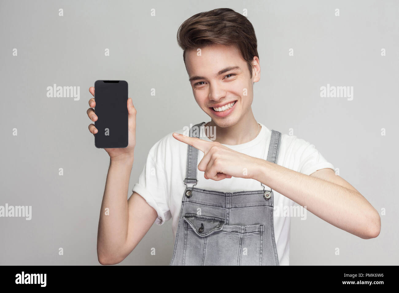 Pointing to cell phone hi-res stock photography and images - Alamy