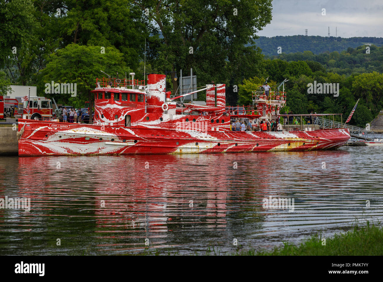 Fire tugboat hi-res stock photography and images - Alamy