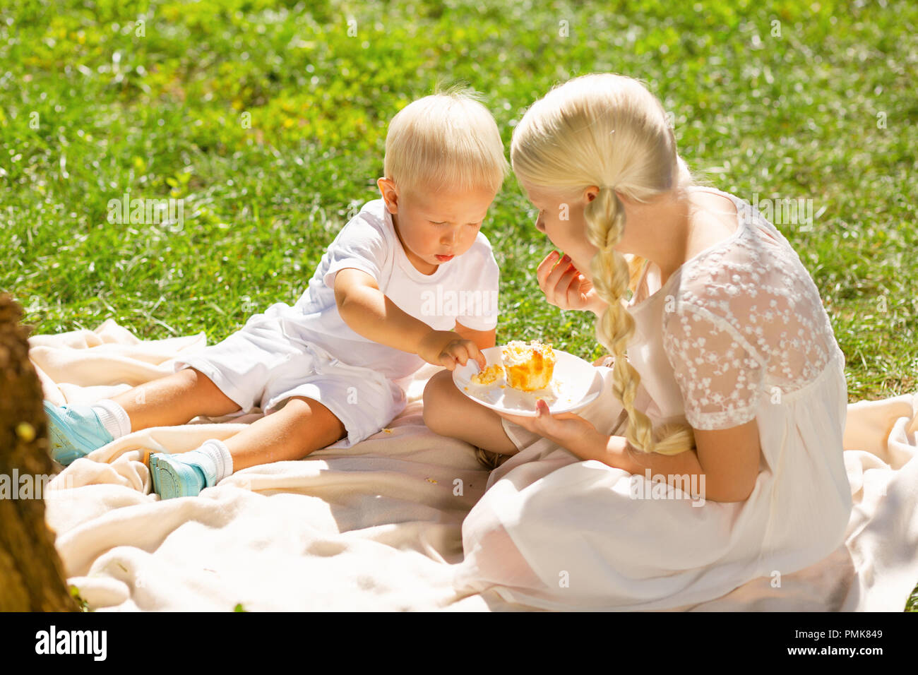 Children with sweets hi-res stock photography and images - Alamy