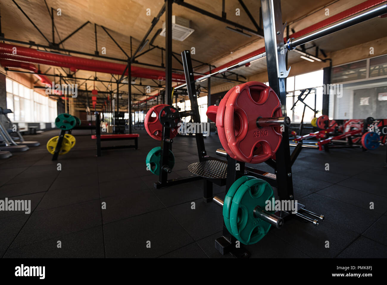 Male bodybuilder flexing biceps hi-res stock photography and images - Alamy